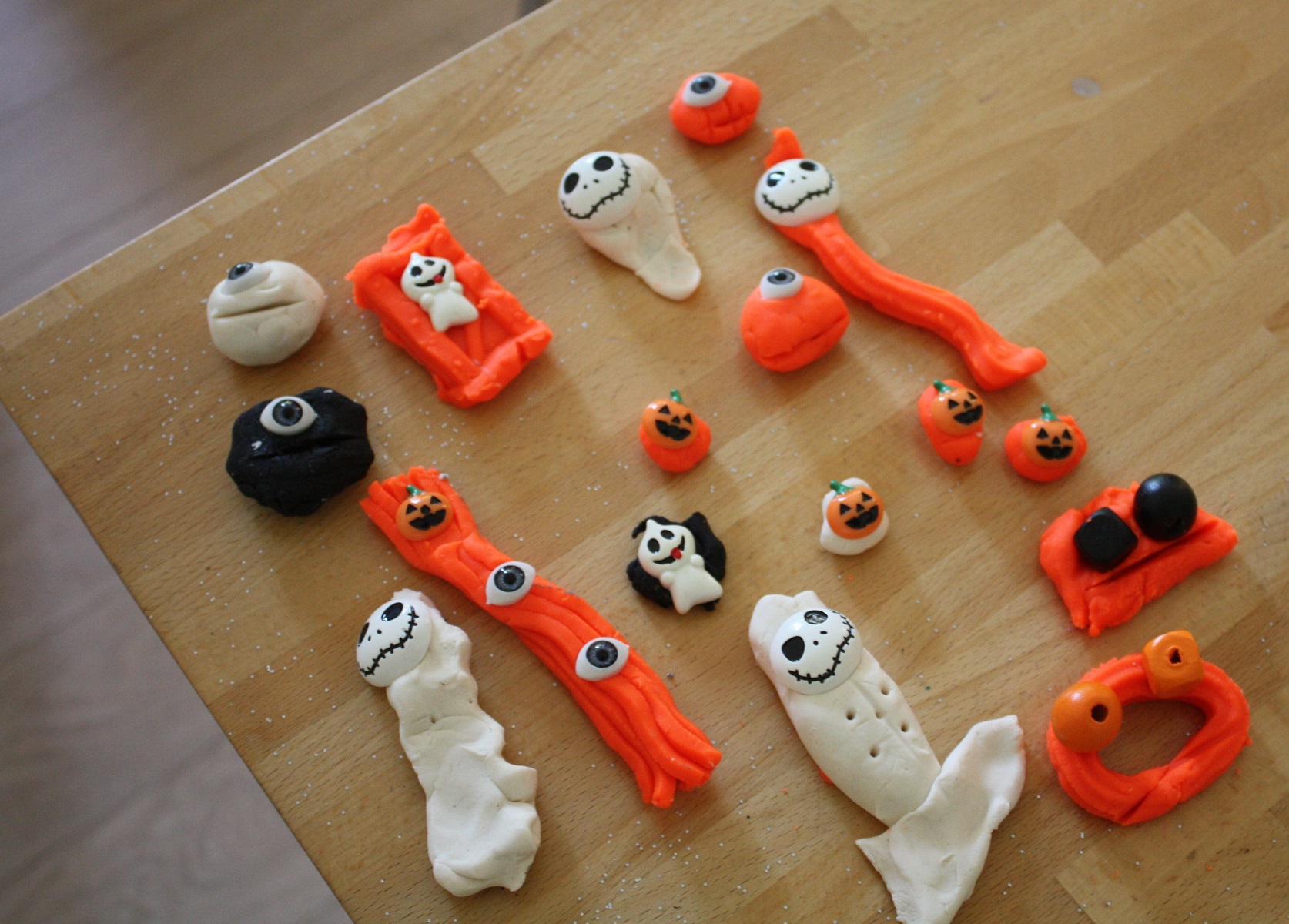 Activité d’Halloween : invitation à créer avec de la pâte à modeler ...